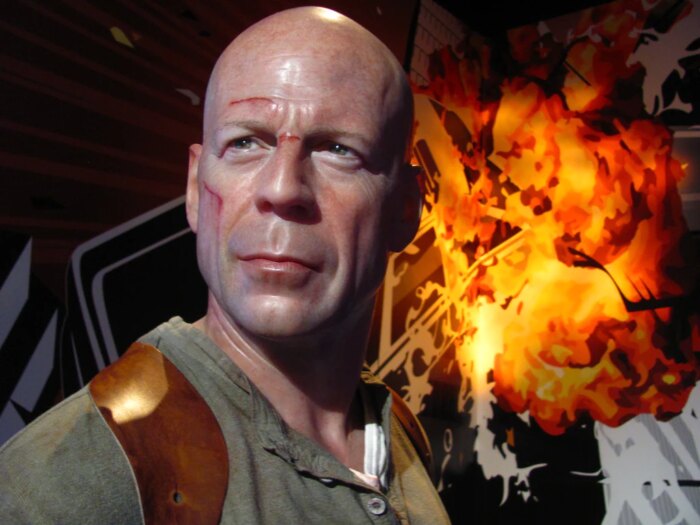 How to Dress Up Like John McClane? - Tshirt Superstar